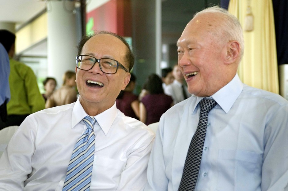Dr Li Ka-shing shares a relaxing moment with Minister Mentor Mr Lee ...